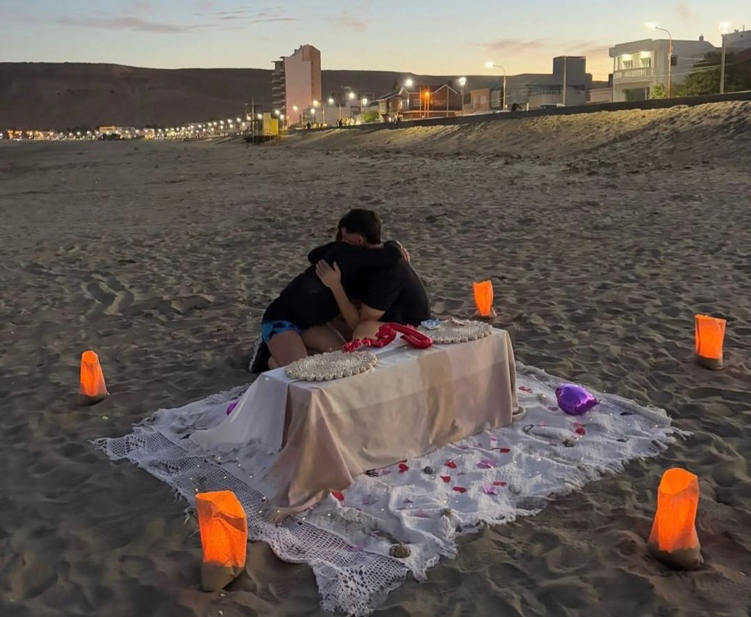 Romántico pedido en la playa de Rada Tilly - RTN